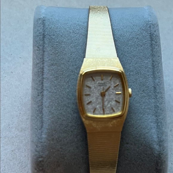 Seiko | Accessories | Seiko Quartz Gold Tone Womens Wrist Watch | Poshmark